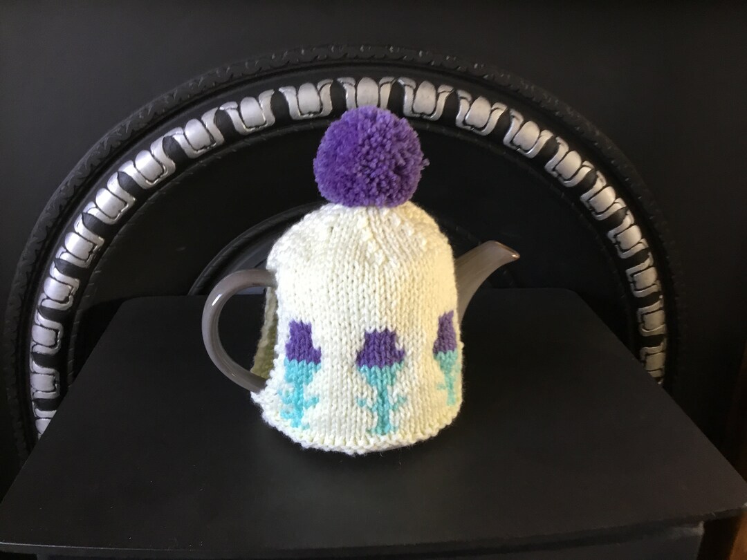 020 Cream Double Thick Tea Cosy Patterned With Thistle Flowers and ...