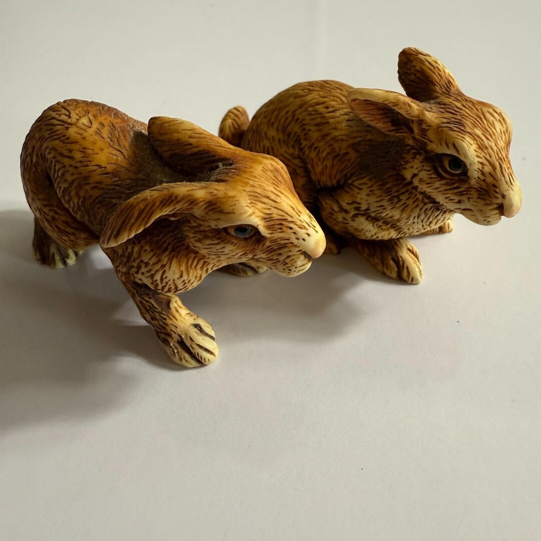 Lot of 2 Vintage Resin Rabbits Figurines Realistic Bunny Collectible 2. ...