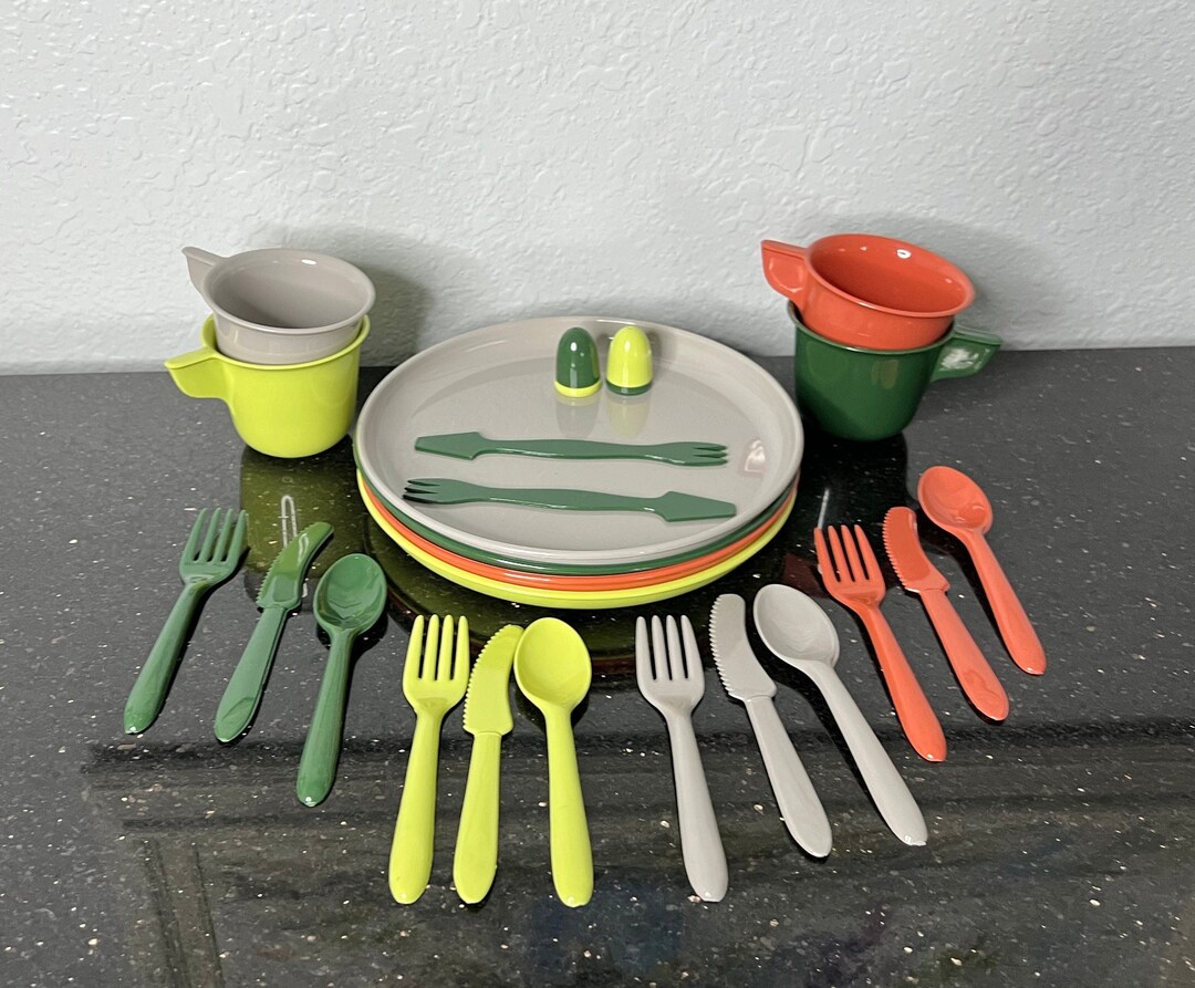 Vintage 24-piece Plastic Picnic Set in 1953 Saul Stein Tin - Etsy