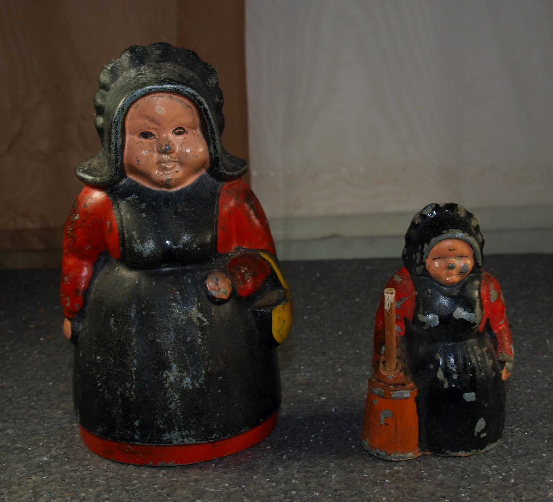 2 Vintage Amish Women Cast Iron 1950s - Etsy
