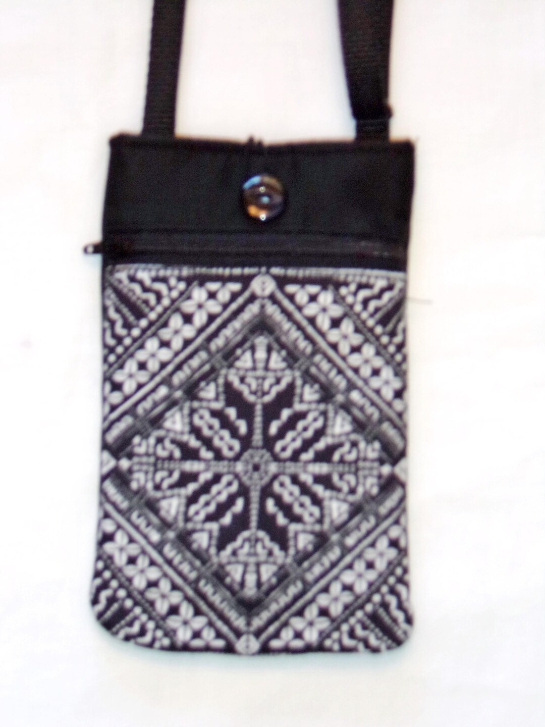Black & White Crossbody Cell Phone Bag: Smartphone Purse With Zipper ...