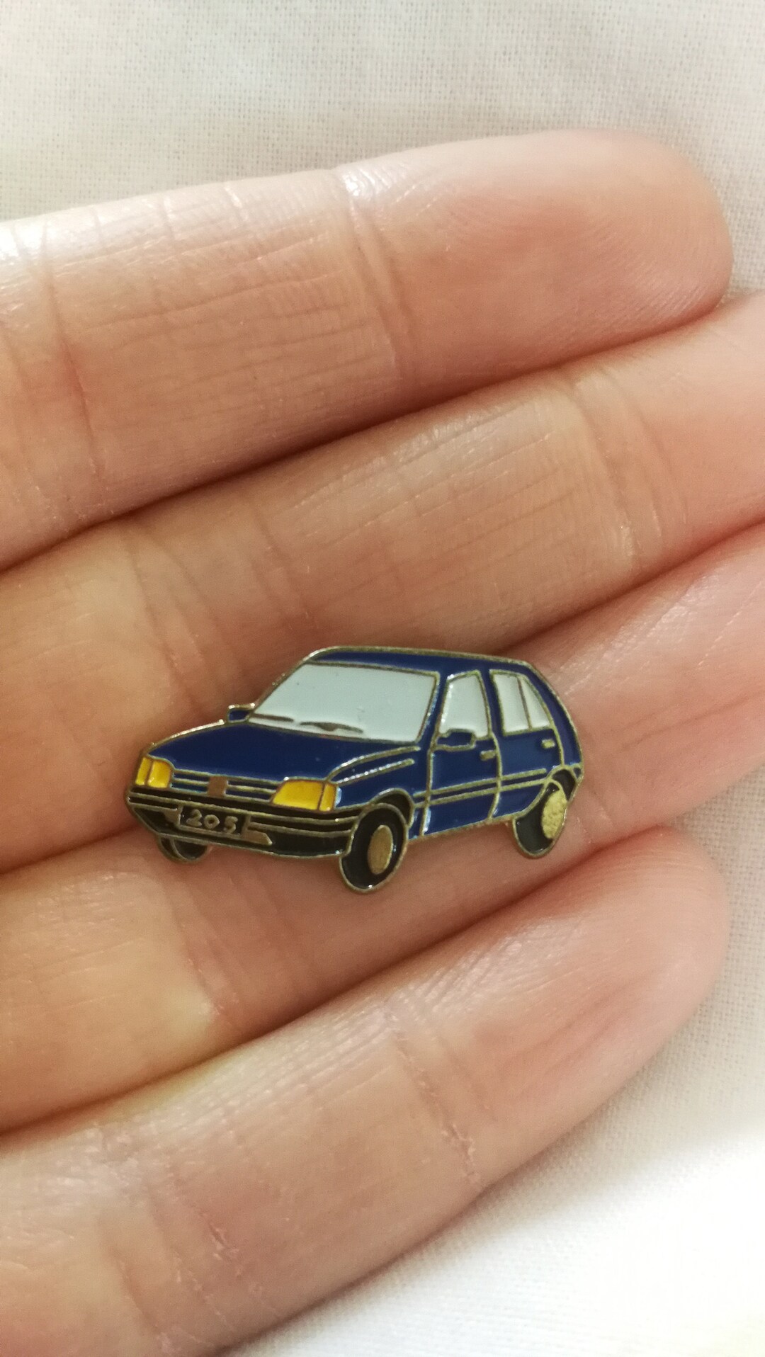 Vintage Renault 205 Logo Pin Lion Badge Gift Uniform Engine Car Race ...