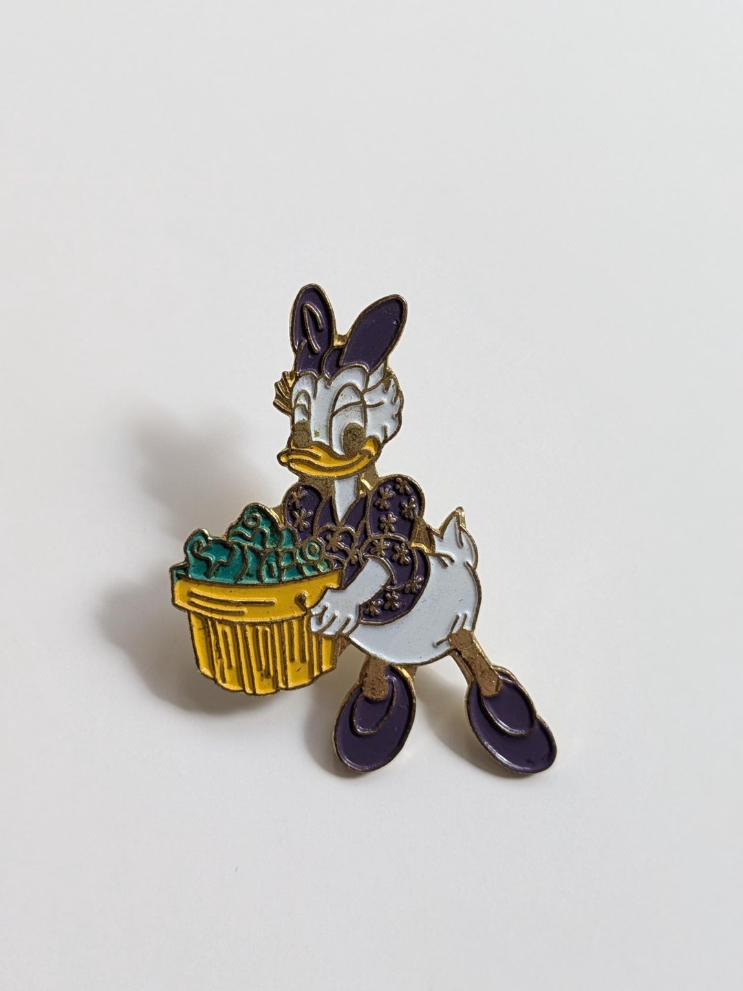 Vintage Daisy Duck Pin Disney Badge 1990's French Esso Made in France ...