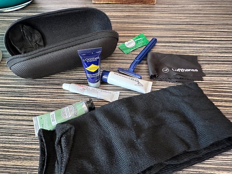 Lufthansa PORSCHE DESIGN Business Class 22 Amenity Kit Bag Socks ...