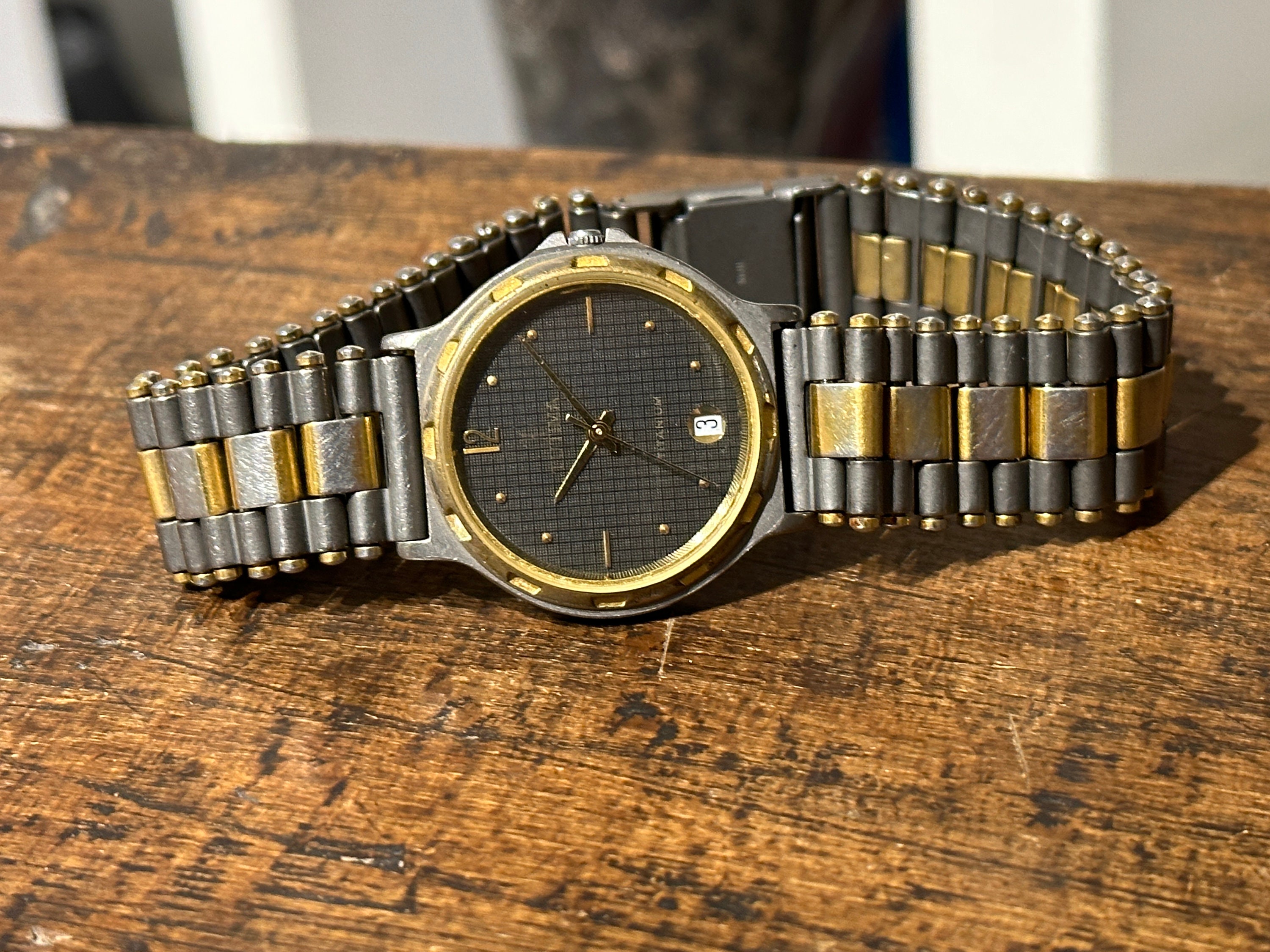 Tutima Titanium Vintage Herren Uhr grau gold Quartz eta 955.414 Pracht ...