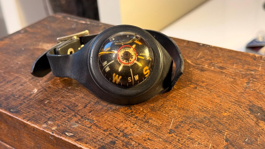 Vintage Military Compass Aqua-lung Us Divers Wrist Divers Wrist Watch ...