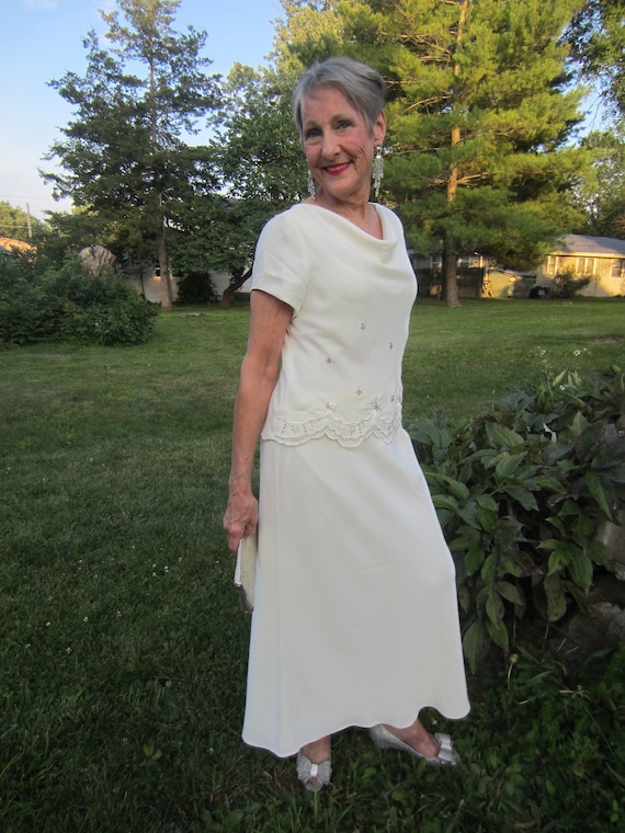 Sl Fashions Ivory Crepe Sleeveless Gown With Cape Bri… - Gem