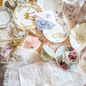 Coquette Vintage Box - Girly, Romantic, Royalcore Aesthetic - Etsy