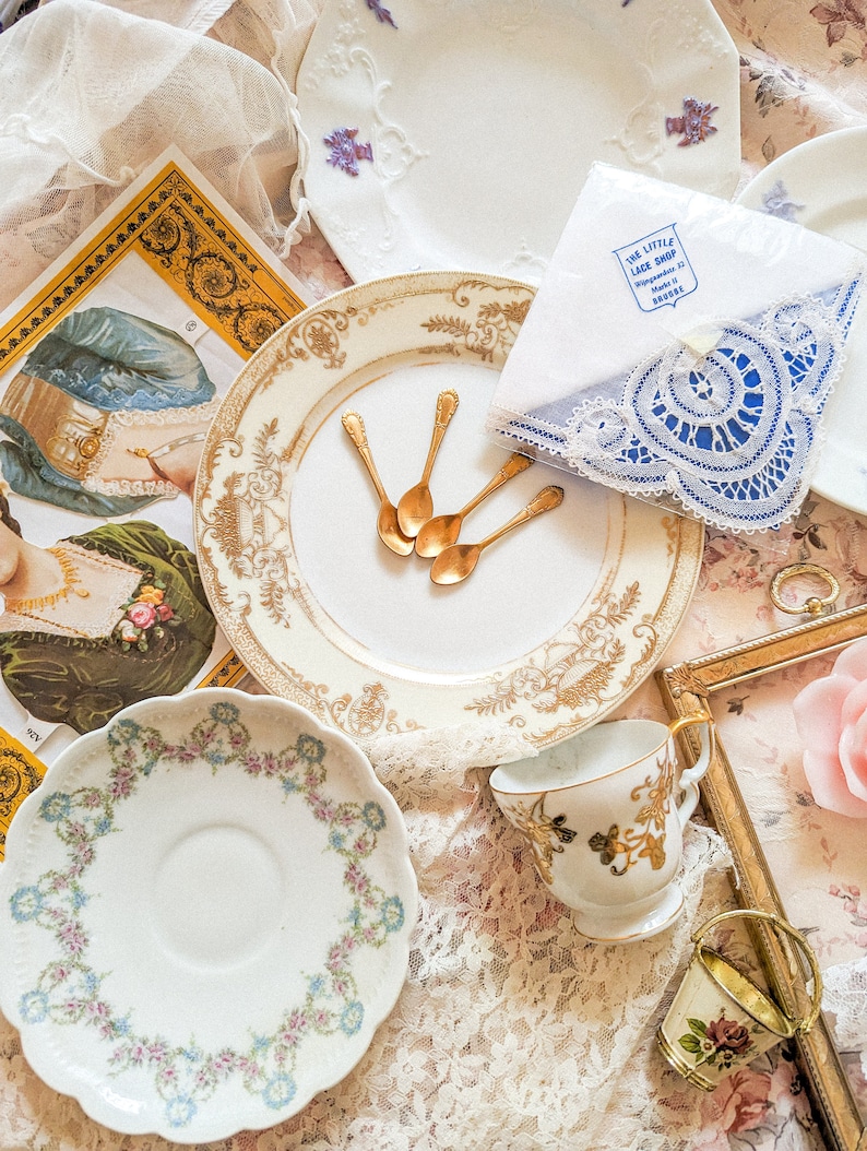 Coquette Vintage Box - Girly, Romantic, Royalcore Aesthetic - Etsy