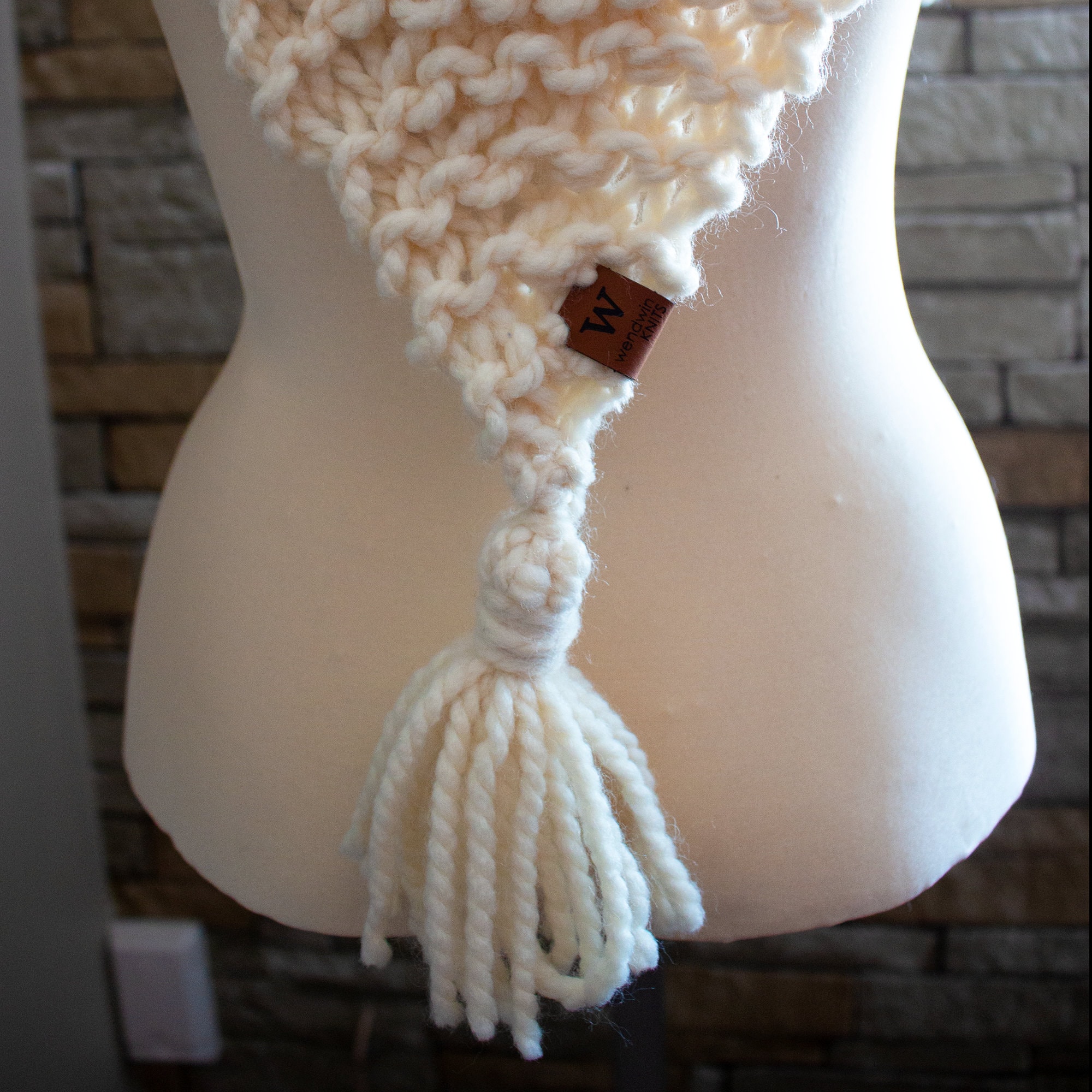 Outlander Inspired Claire's Infinity Cape With Silver Tone Penannular ...