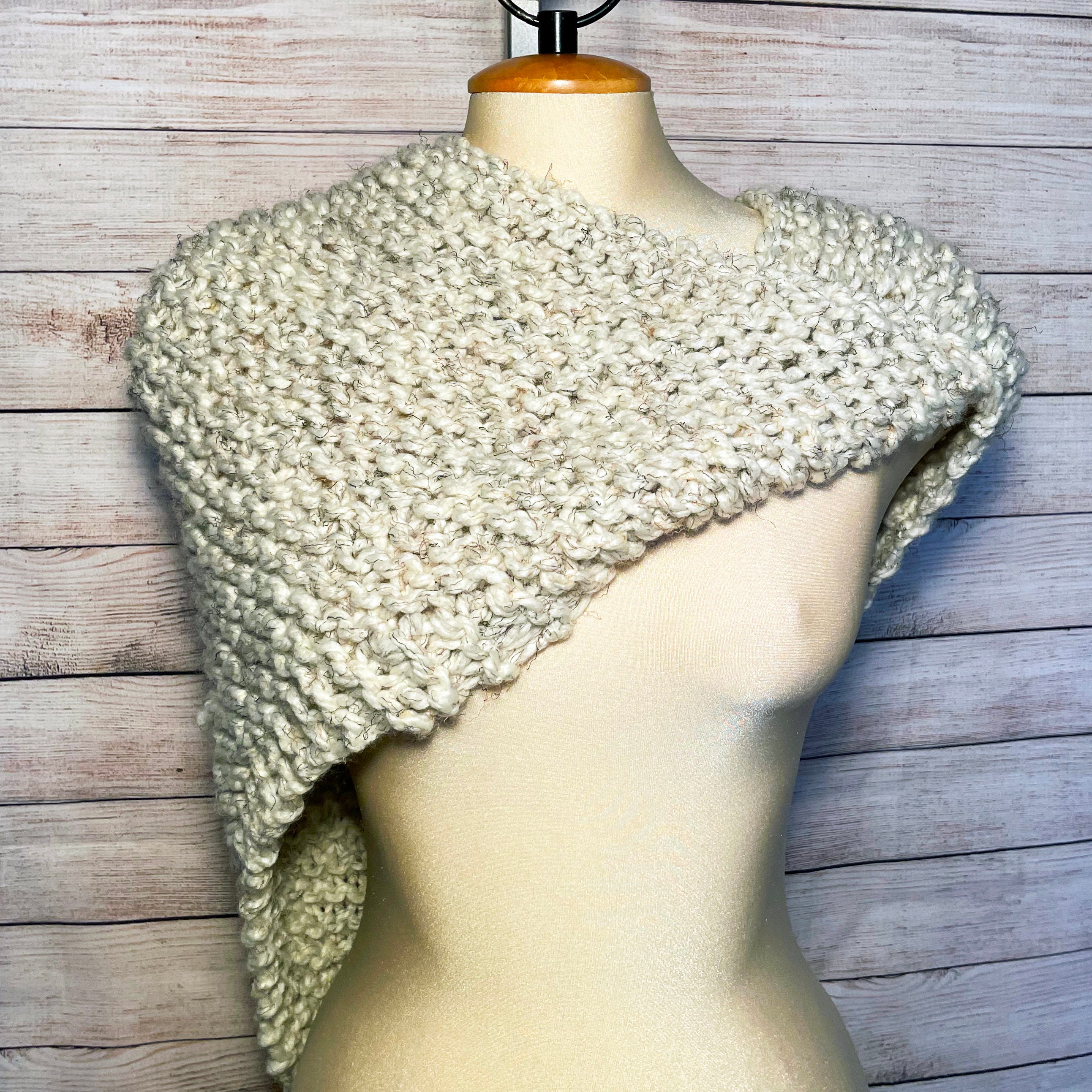 Outlander Inspired Claire's Infinity Cape With Silver Tone Penannular ...