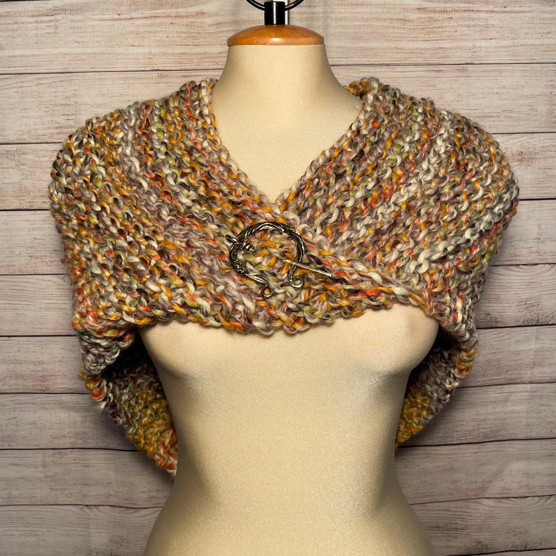 Outlander Inspired Claire's Infinity Cape With Silver Tone Penannular ...