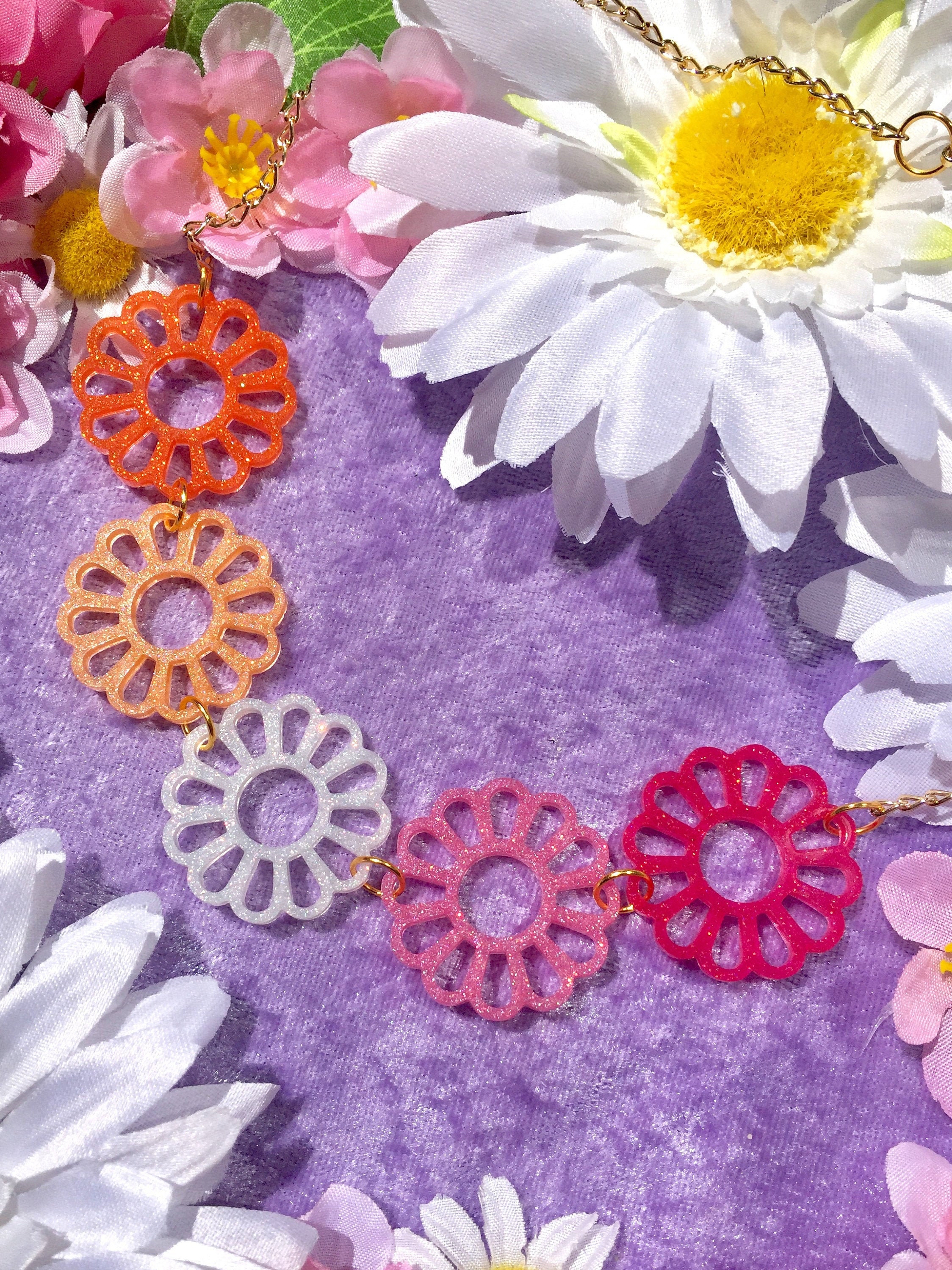 Lesbian Pride Daisy Chain Necklace - Etsy