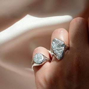 Silver Signet Ring - Eyes Artsy Ring - Unique Signet Ring Genderless - Etsy
