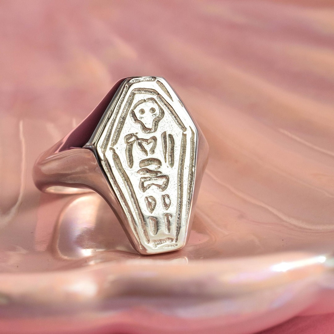 Coffin Signet Ring - Skeleton Ring - Genderless Signet Ring - Etsy
