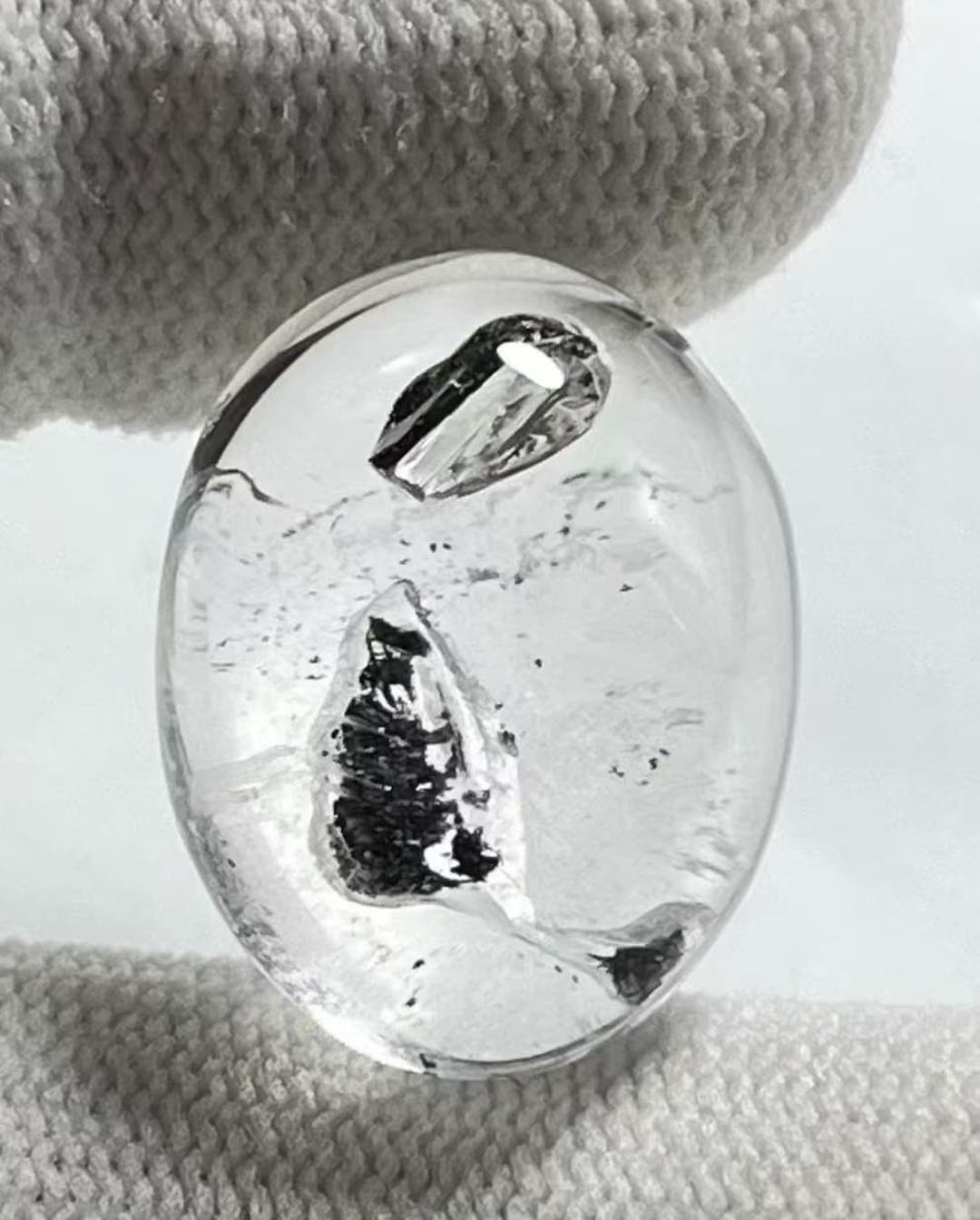 A Encased Bubble&black Quicksand Moving Smoothly Inside Enhydro Quartz ...