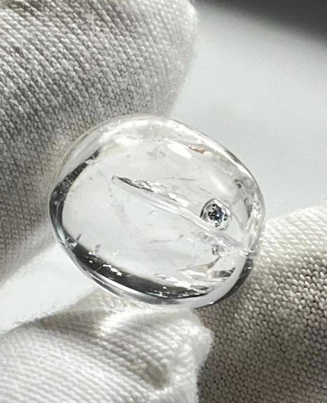 A Bubble Encapsulating Graphite Particles Floatingly Moving Inside ...