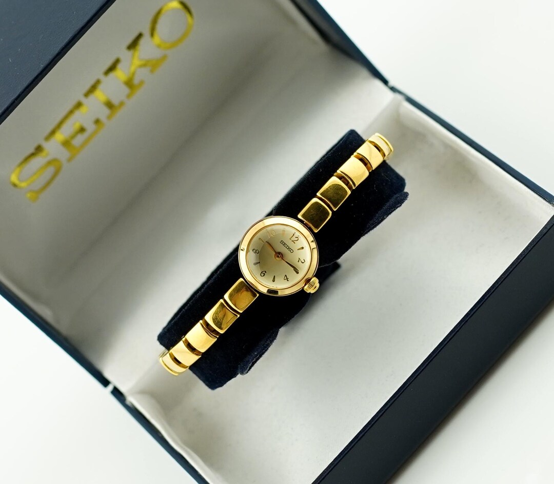 Vintage Seiko Women's Watch in Original Box, Quartz Watch, Water ...