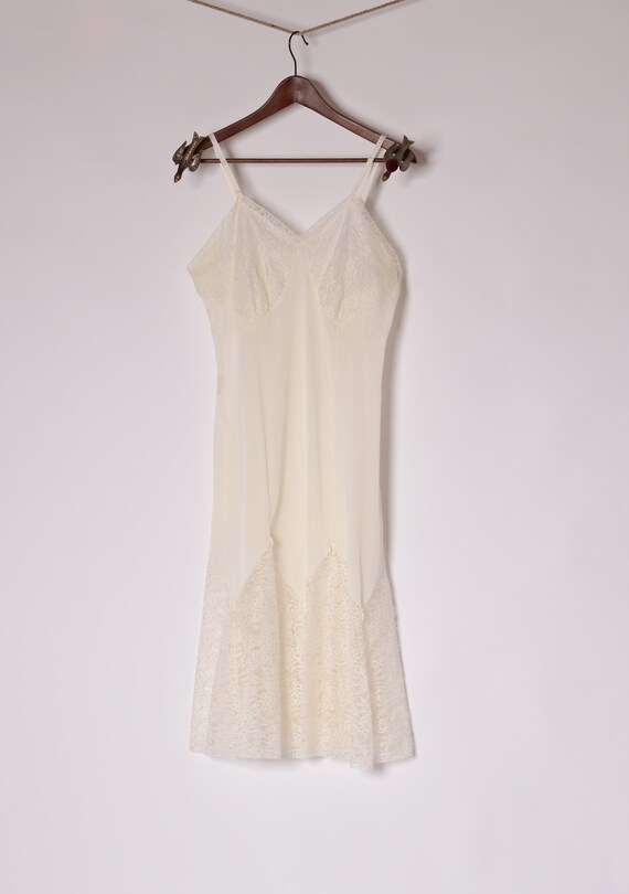 vintage full slip white - Gem
