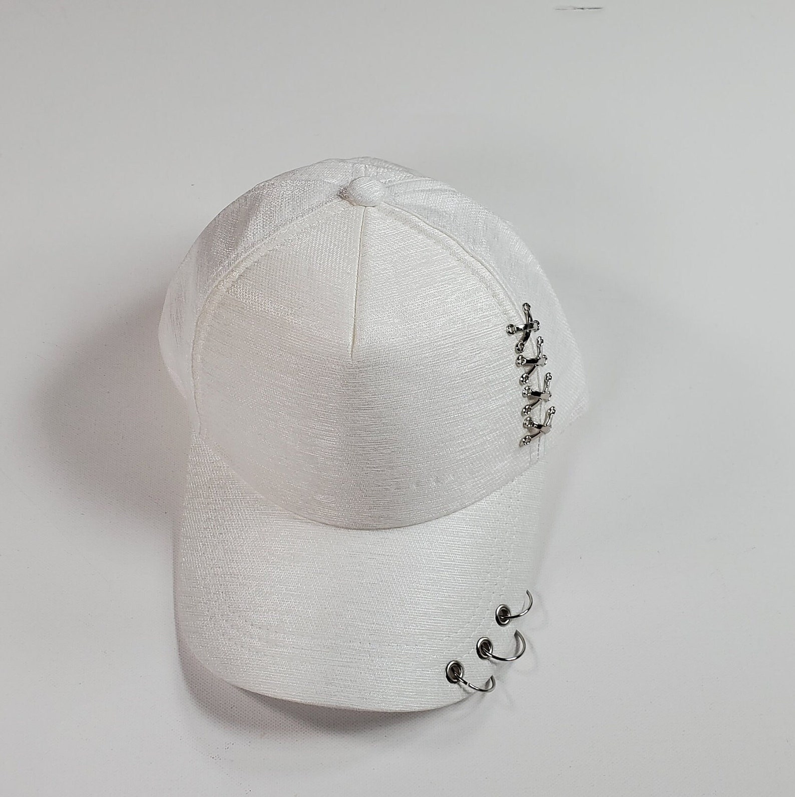 White Hop Sun Hat Distressed Plain Hoop Sports Hat Crossed Chain Ripped ...