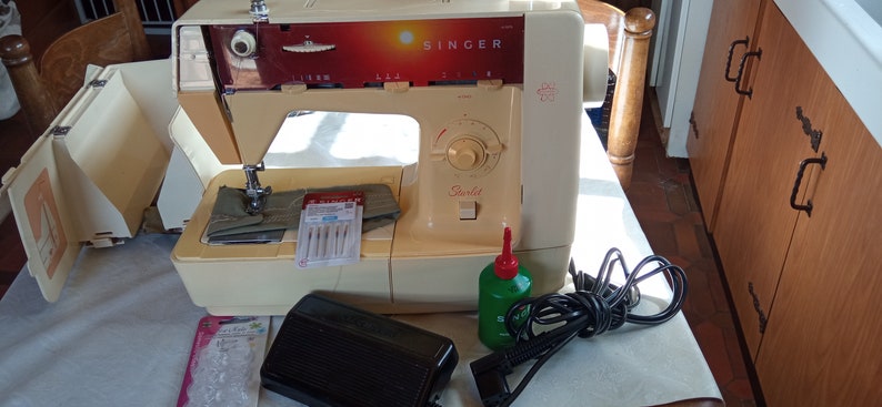 Machine à coudre Singer Starlet 495 bras libre entièrement révisée ...