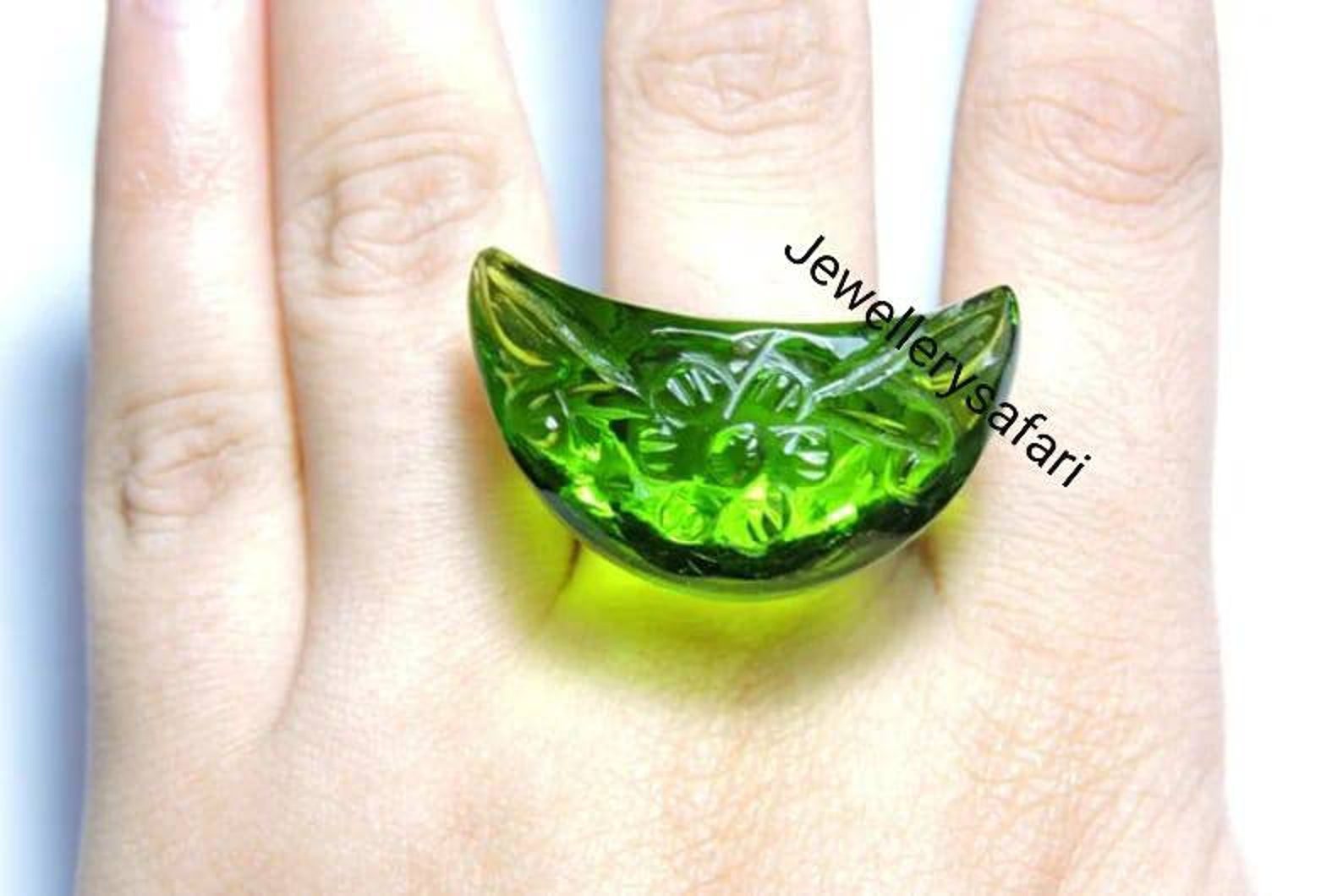 1 Piece Gorgeous Peridot Green Quartz Hand Carved Moon Shaped Gemstone ...