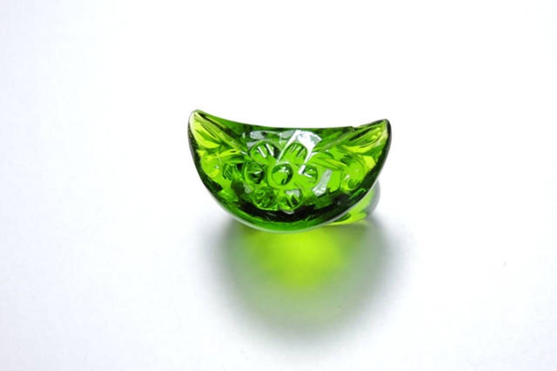 1 Piece Gorgeous Peridot Green Quartz Hand Carved Moon Shaped Gemstone ...