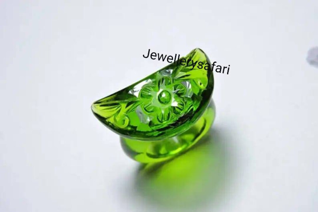 1 Piece Gorgeous Peridot Green Quartz Hand Carved Moon Shaped Gemstone ...