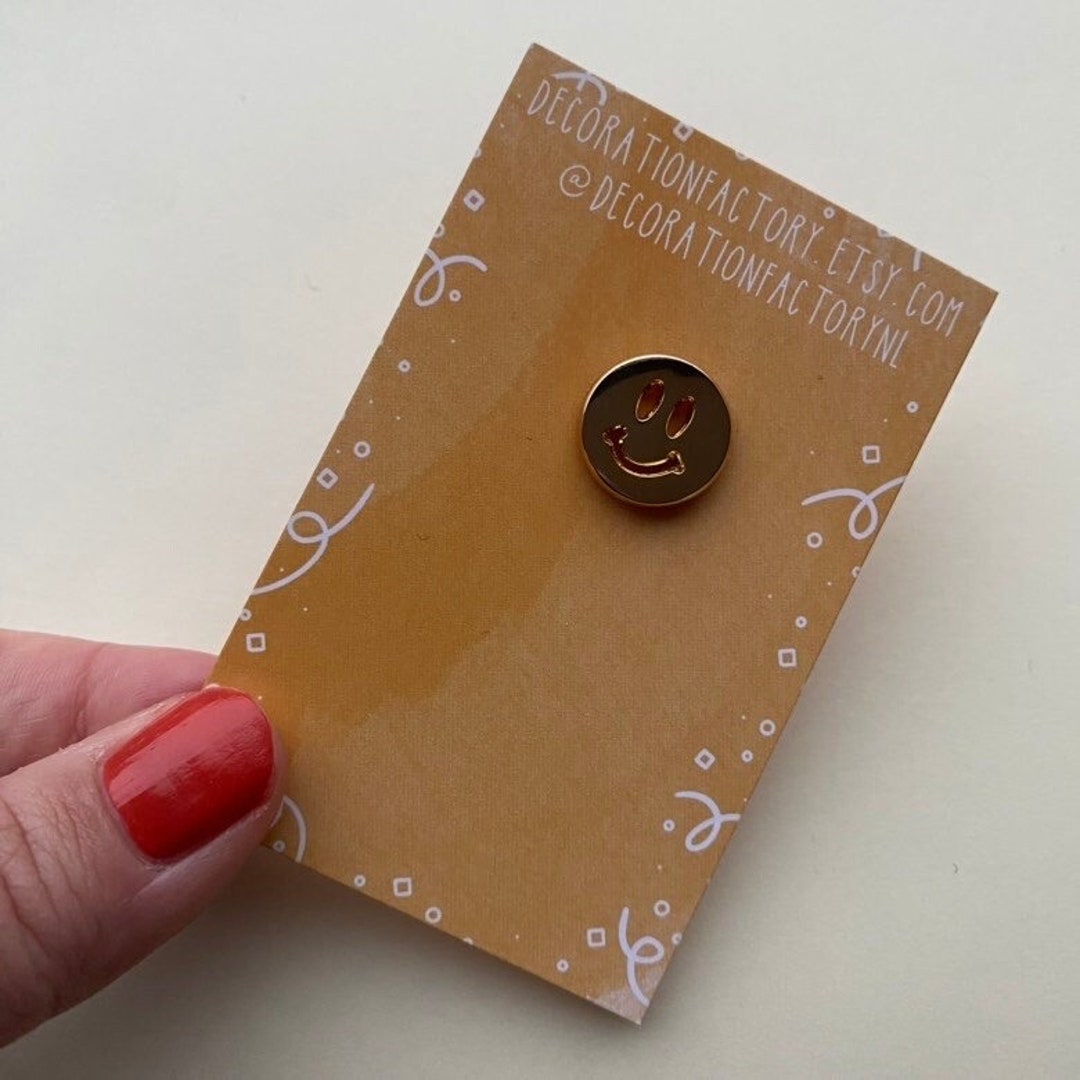 Small Gold Plated Smiley Enamel Pin // Hard Emaille Revers Pin Vergulde Happiness Smile Smiles ...
