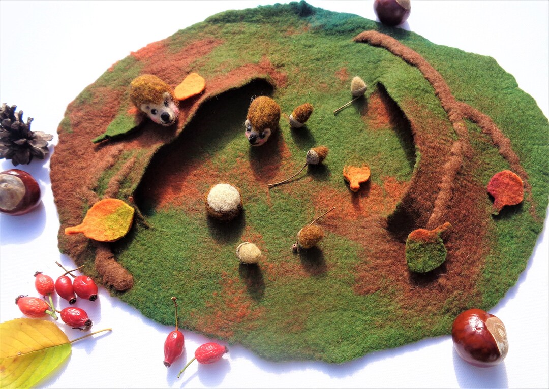 Spielmatte filz mit 2 Igel, Blätter, Eicheln, Spiel Teppich, Spielwiese ...