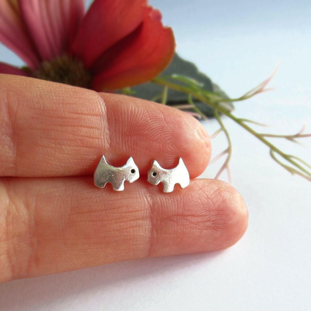 Lindos aretes de perro de plata fina - pequeños pernos Westie de plata ...