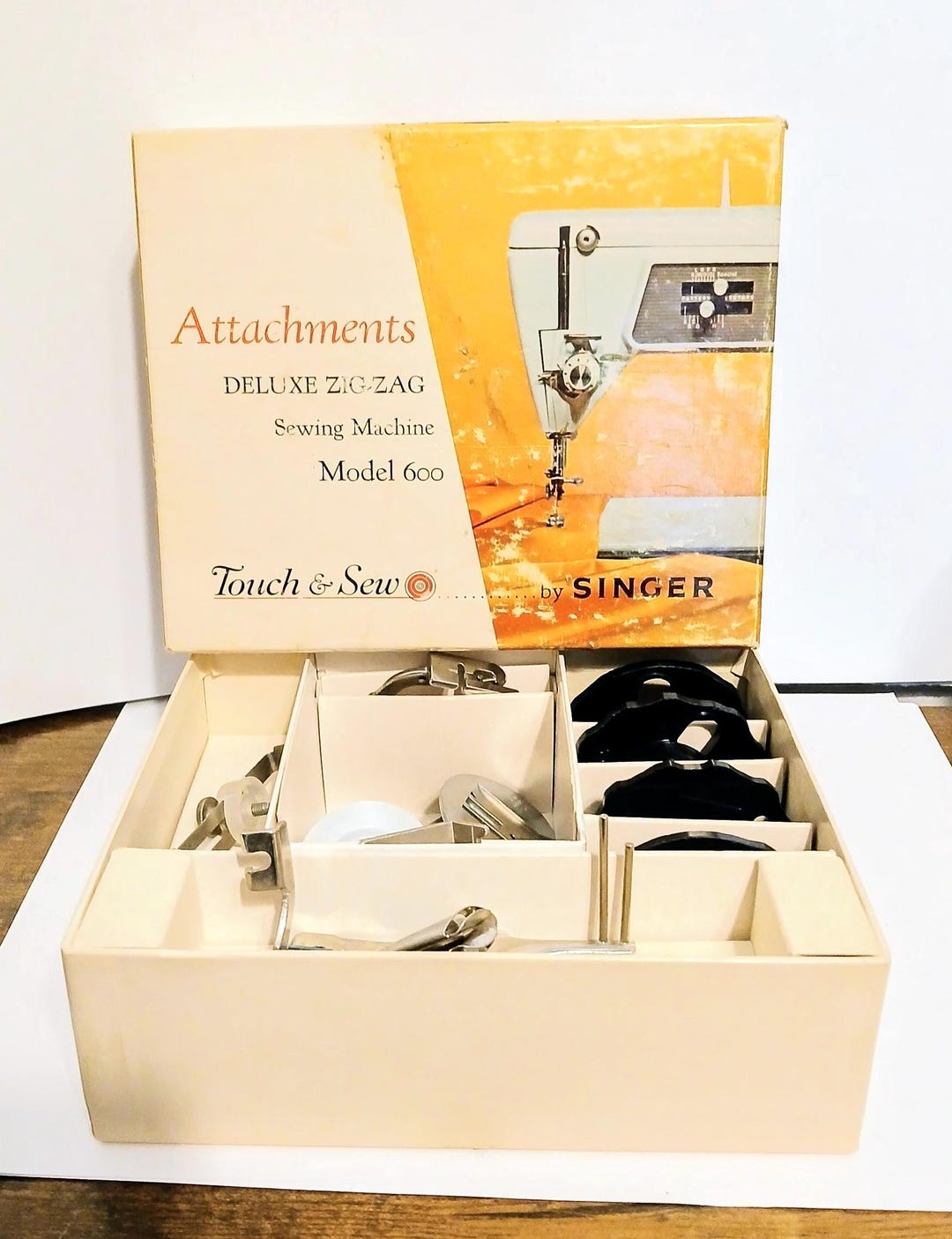 Singer Attachment Deluxe Zig Zag Sewing Machine Model 600 Touch & Sew ...