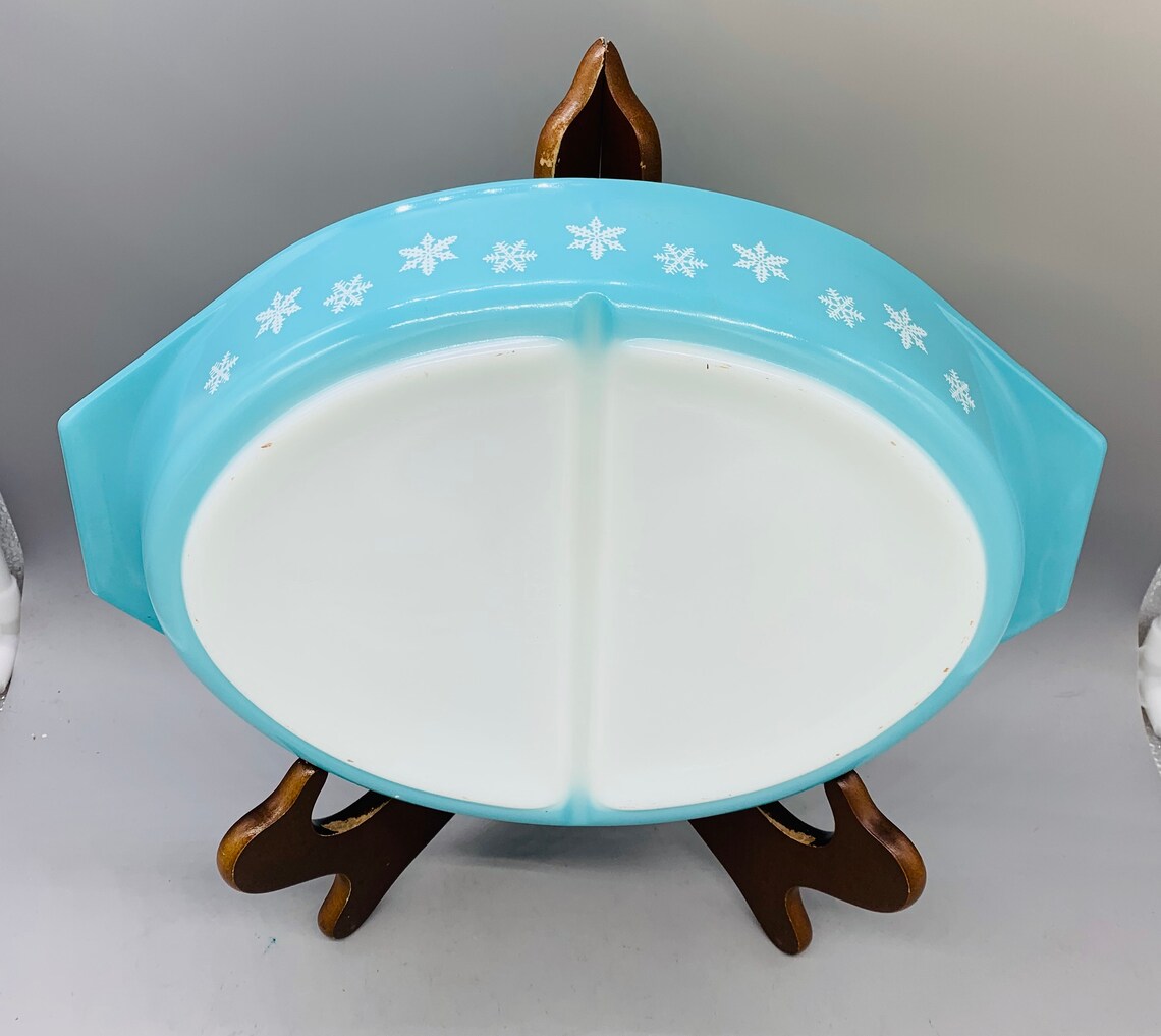 Pyrex Turquoise With White Snowflakes Divided Dish With Lid - Etsy