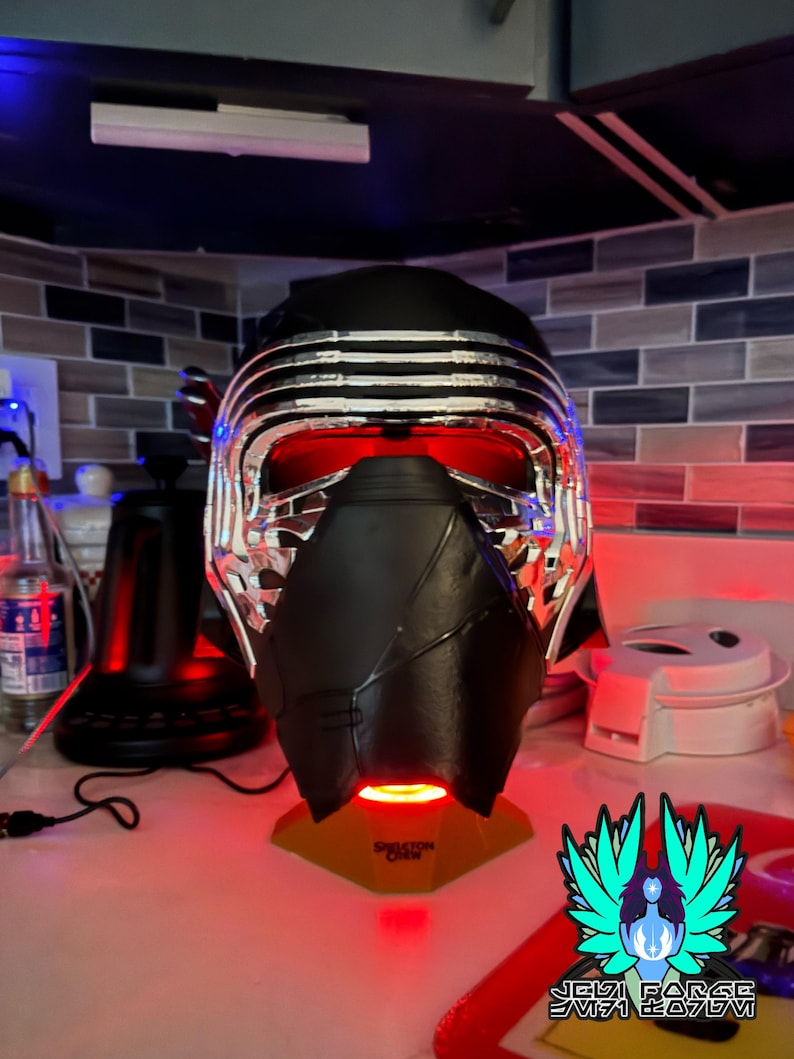 Minimalist Star Wars LED Helmet Stand – Modular & Smart-enabled LED ...