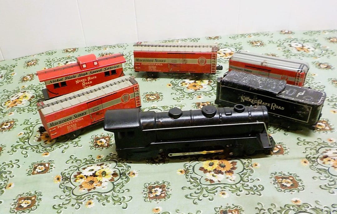 Vintage Pre War O Scale Marx Steam Engine With 5 Tin Cars All in Great ...