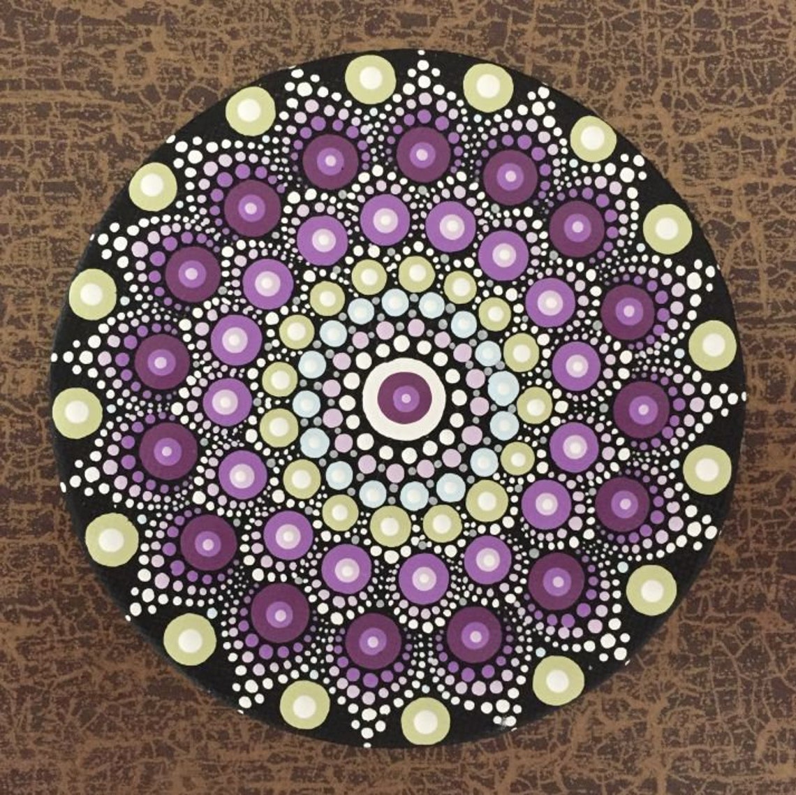 Mandala lila lienzo pintado a mano en técnica de puntos con | Etsy