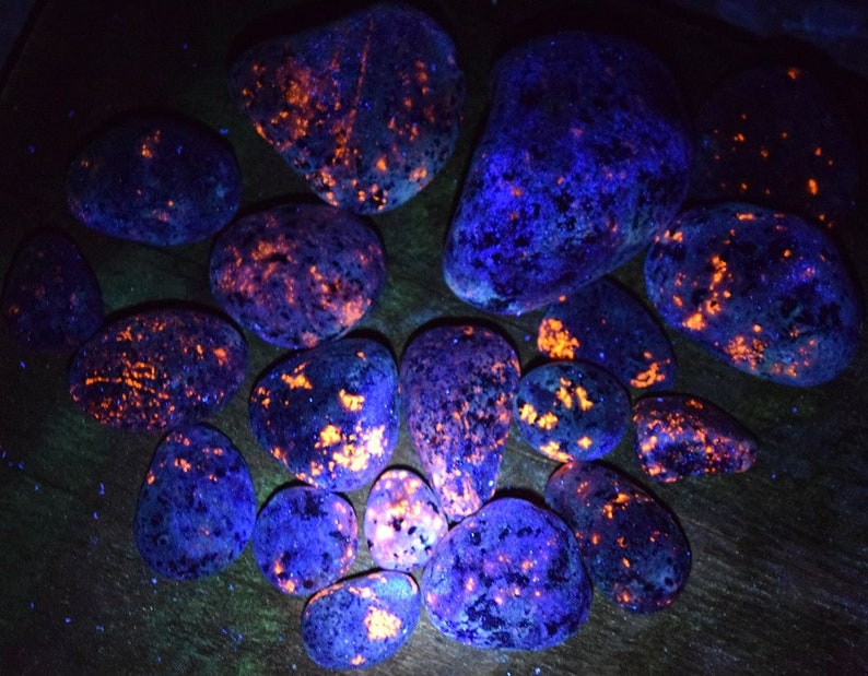 Yooper Stones Fluorescent Sodalites 1 Lb Lot Emberlites Lake Superior ...