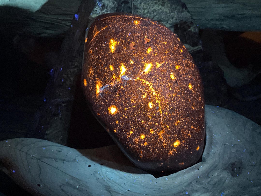 See Video Bright Soda Pepper Pattern Polished Fluorescent Sodalite ...
