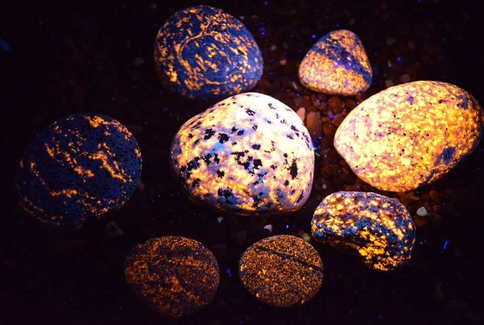 Yooper stones Fluorescent Sodalites 1 lb lot emberlites Lake | Etsy