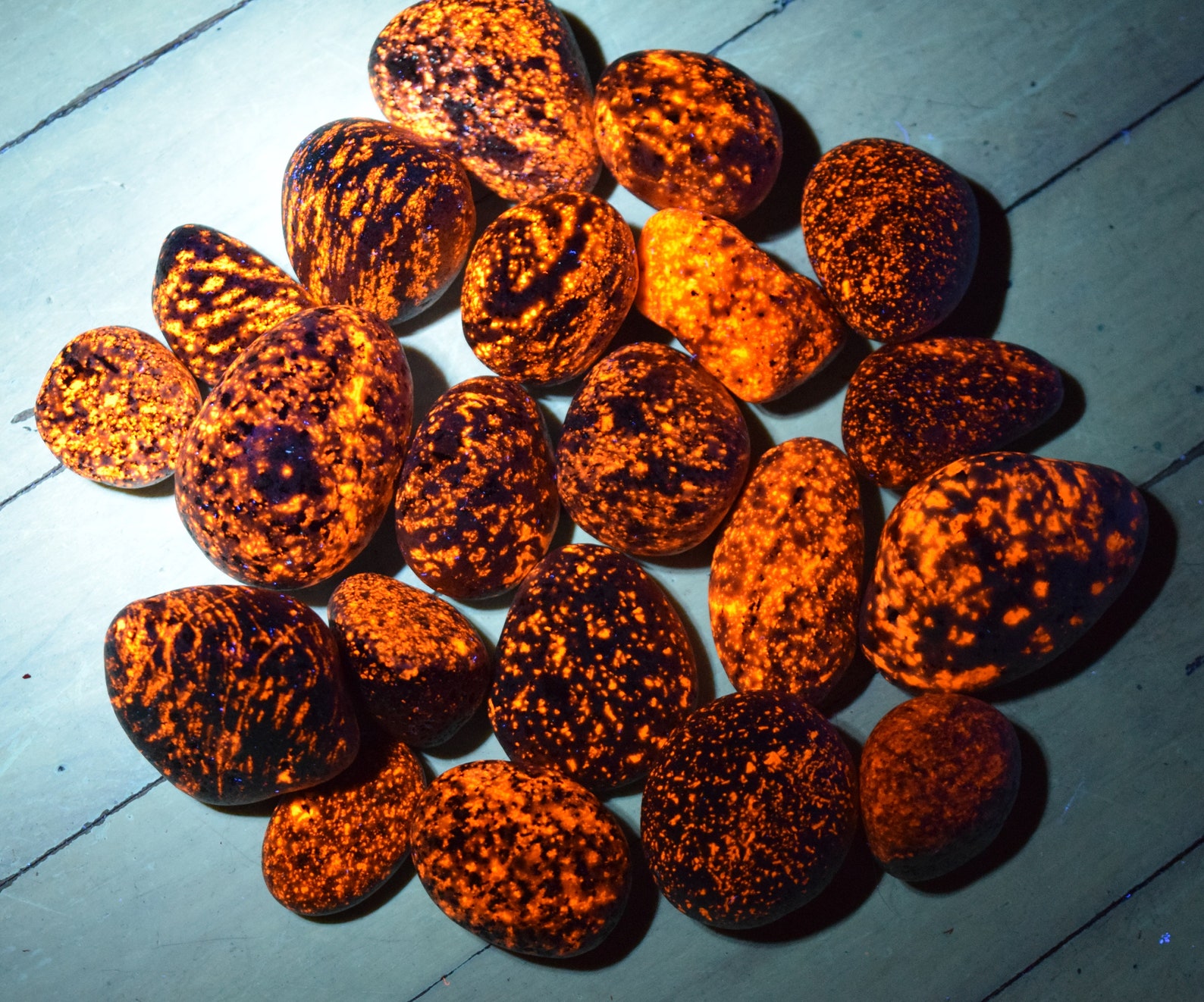 Yooper Stones Fluorescent Sodalites 2 Lb Lot Emberlites Lake Superior ...