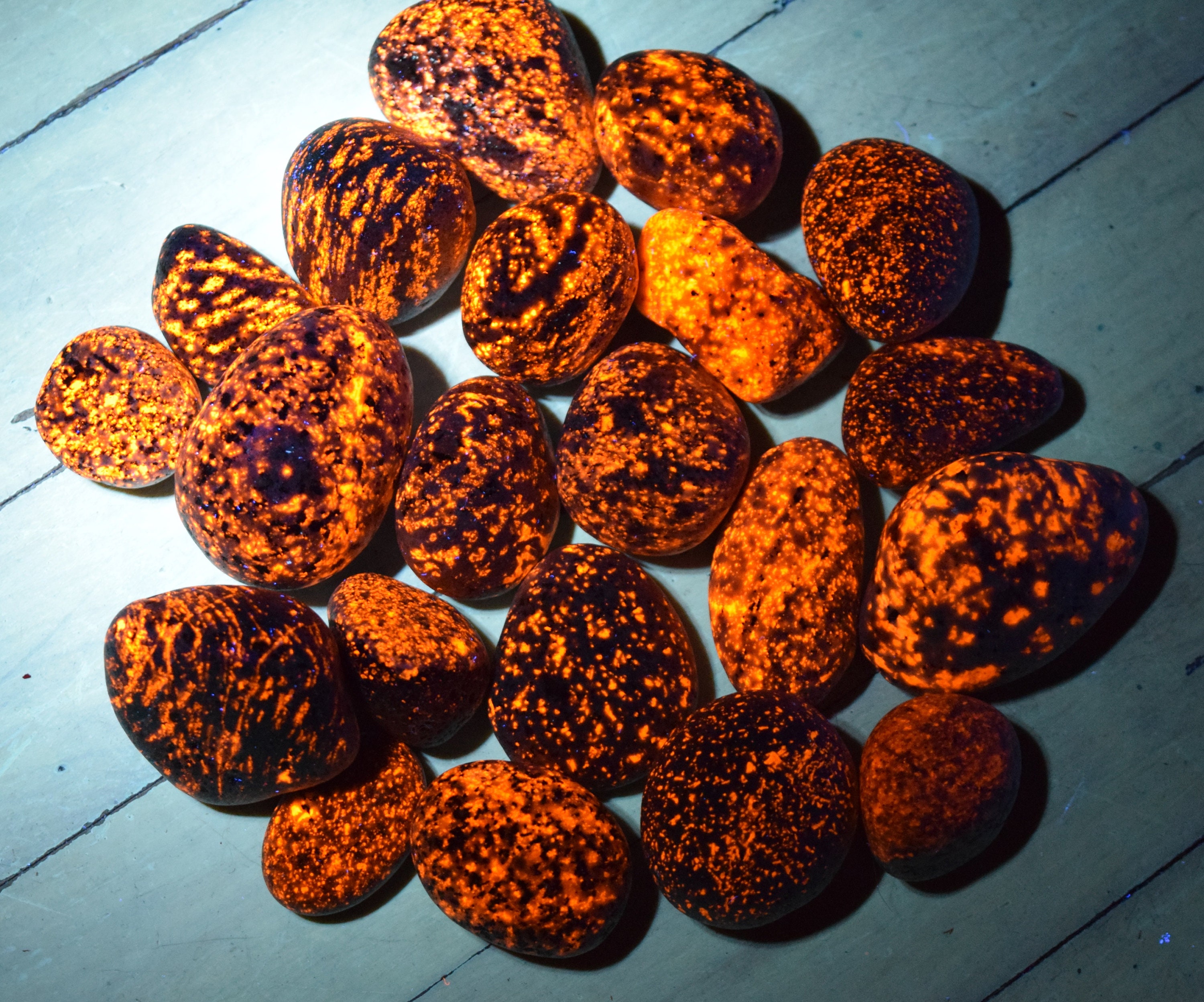 Yooper Stones Fluorescent Sodalites 2 Lb Lot Emberlites Lake Superior ...