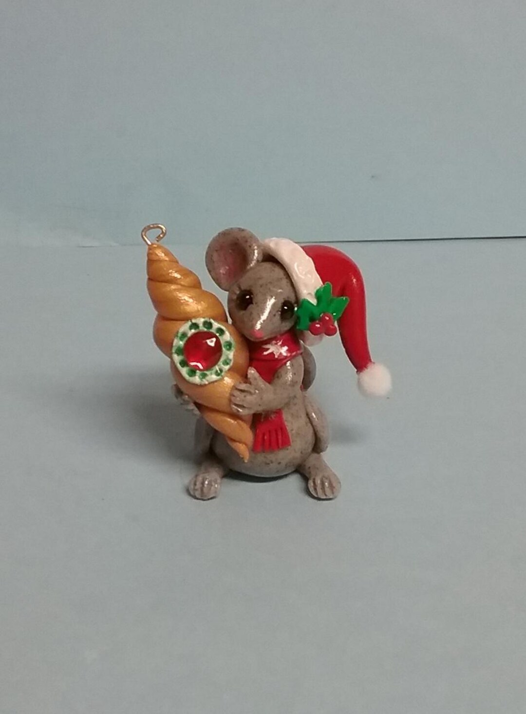 Hand Sculpted Christmas Mouse With Ornament Figurine in Polymer Clay - Etsy