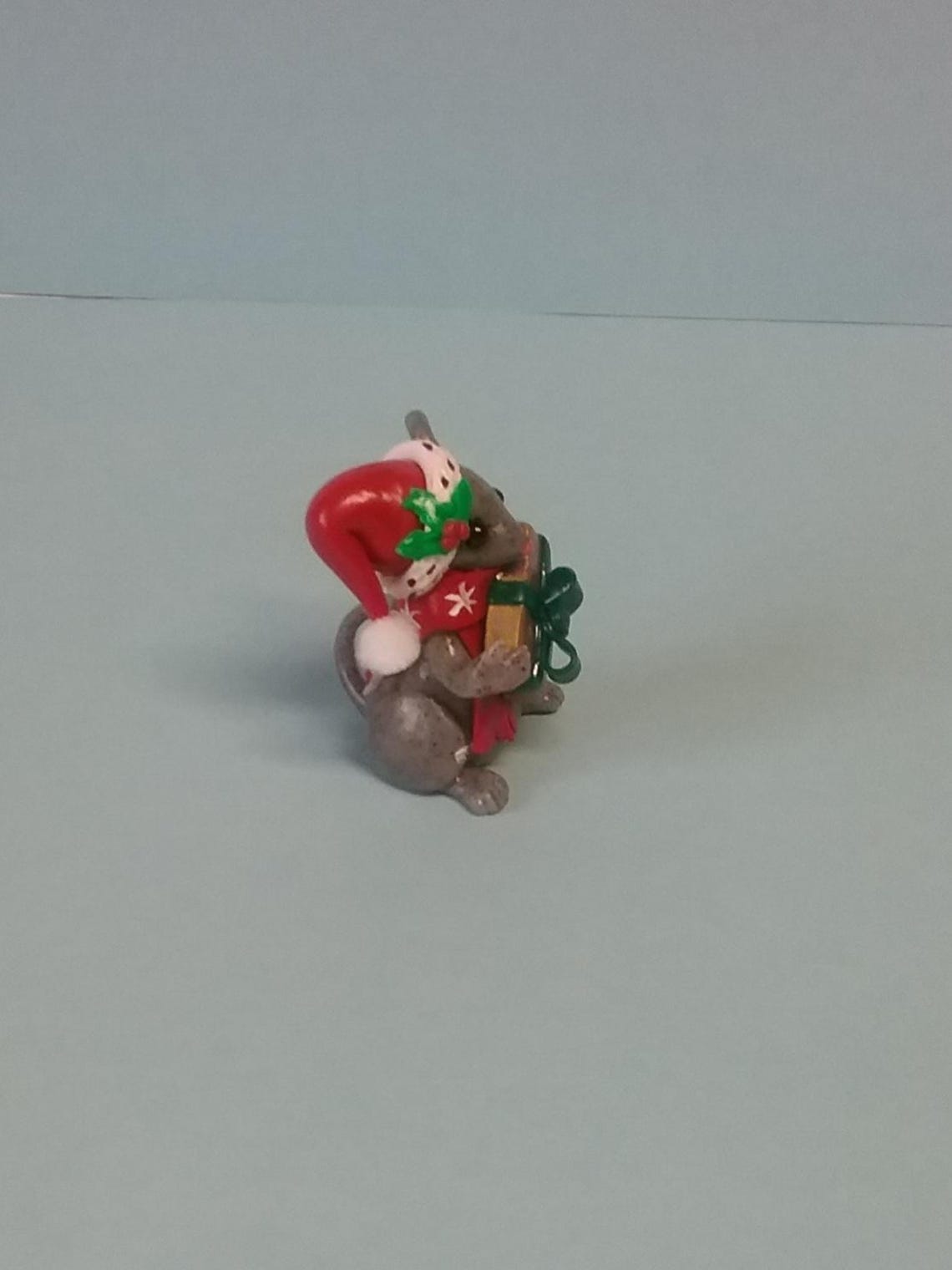 Hand Sculpted Christmas Present Mouse Figurine in Polymer Clay - Etsy