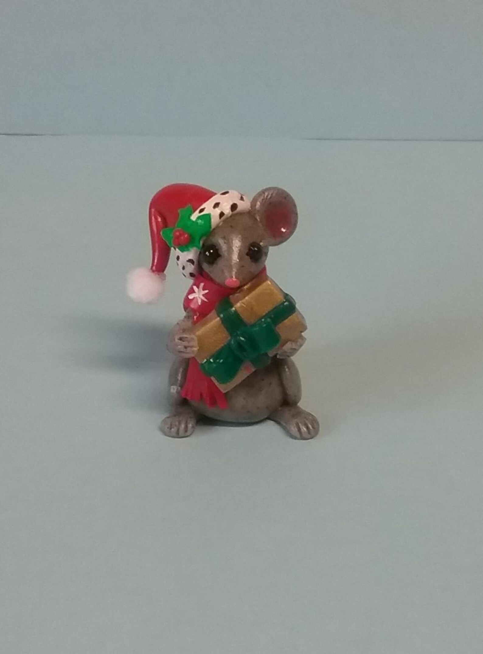 Hand Sculpted Christmas Present Mouse Figurine in Polymer Clay - Etsy