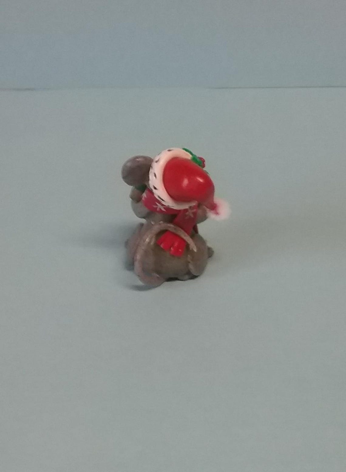 Hand Sculpted Christmas Present Mouse Figurine in Polymer Clay - Etsy