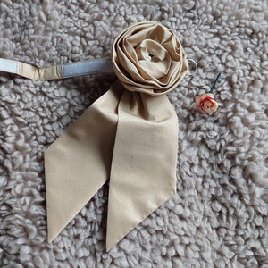 Dogs Bridal Rosette & Tails, With Elastic Collar Feed Loop. Wonderful ...