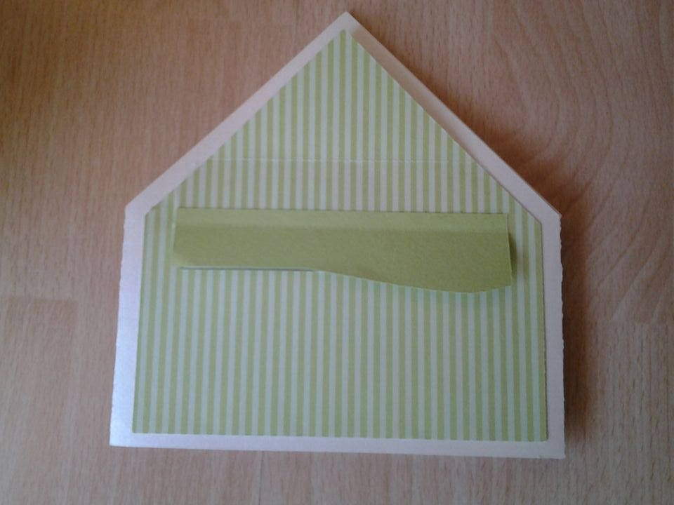 Carte en forme de maison à offrire pour une pendaison de crémaillère ...