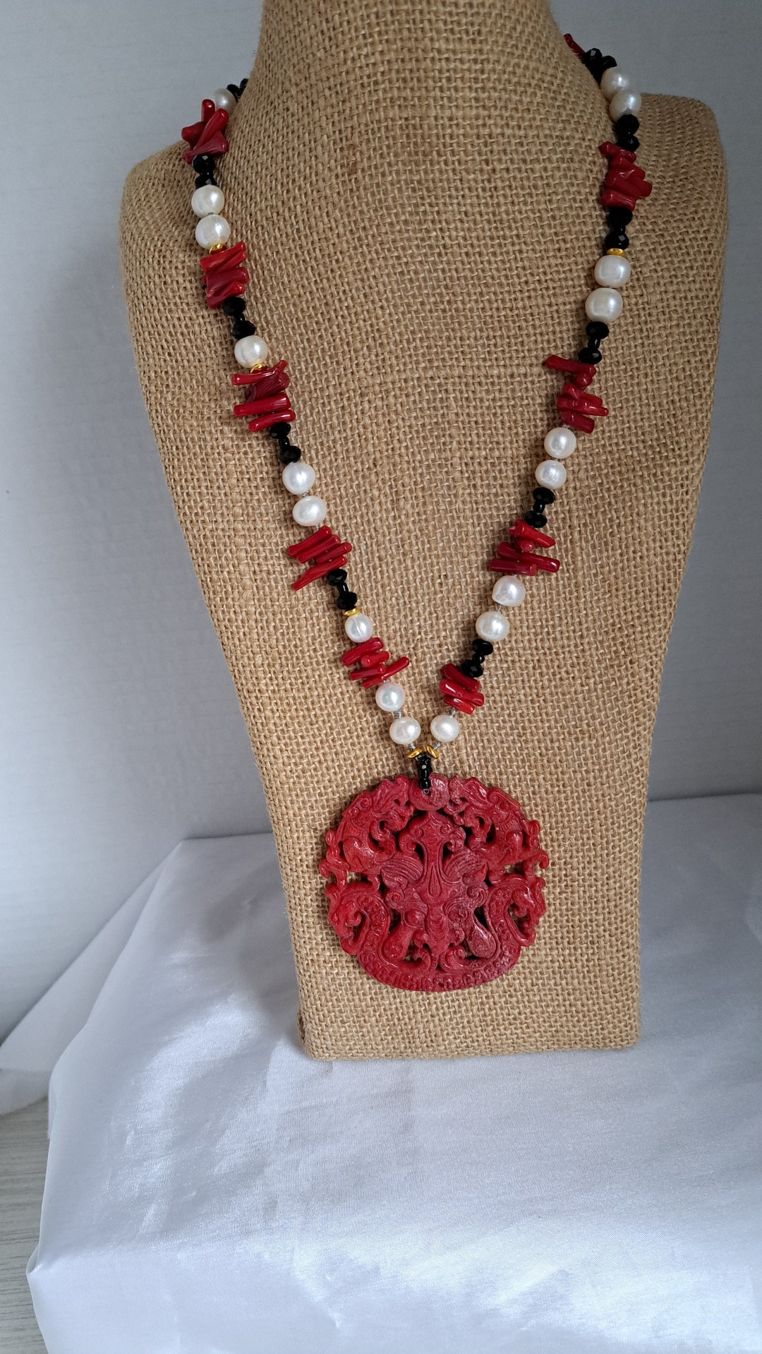 Craved Exquisite Red Jade Stone With Dragon Motif, Fresh Water Pearl ...