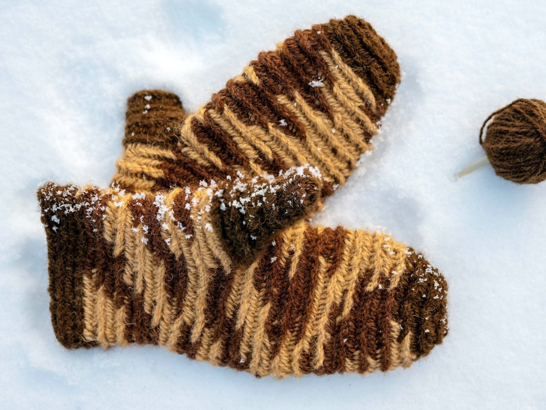 Nalbinding Spotted Mittens finnish Stitch Custom Order. Natural or ...
