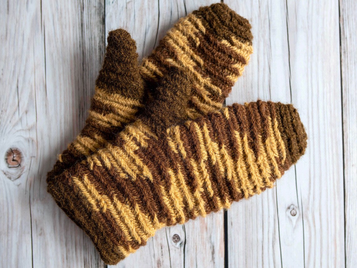 Nalbinding Spotted Mittens finnish Stitch Custom Order. - Etsy